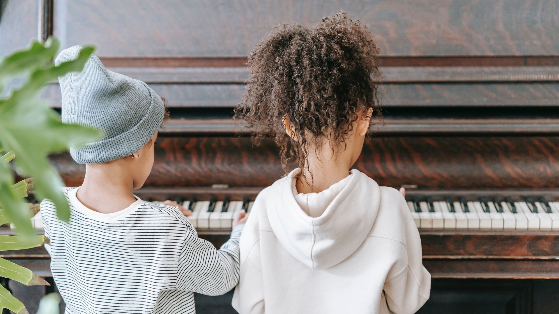 Aprender a tocar instrumento musical de niño fortalece el cerebro